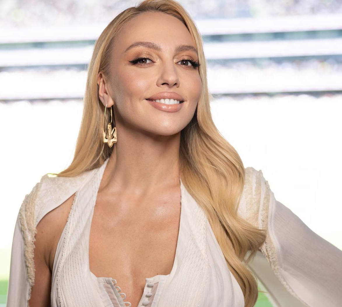 Olya Polyakova conquers Tuscany in a black bikini: how the star got back in shape | News TicketsBox